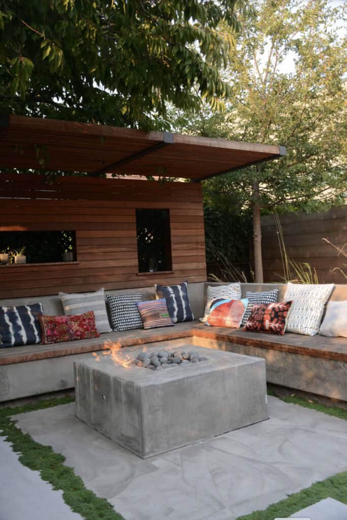 45 Super Cool Backyards With Cozy Fire Pits