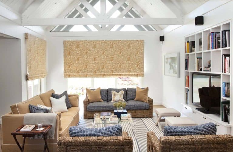 38 Stunning interior living spaces with exposed ceiling trusses