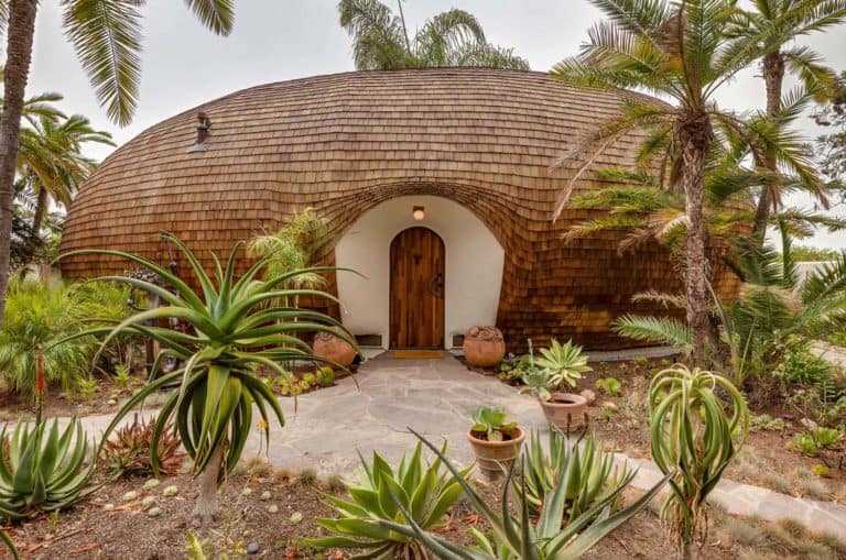 Designed to mimic the curves of the Pacific Ocean: Wave House