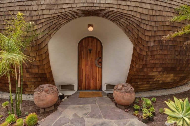 Designed to mimic the curves of the Pacific Ocean: Wave House