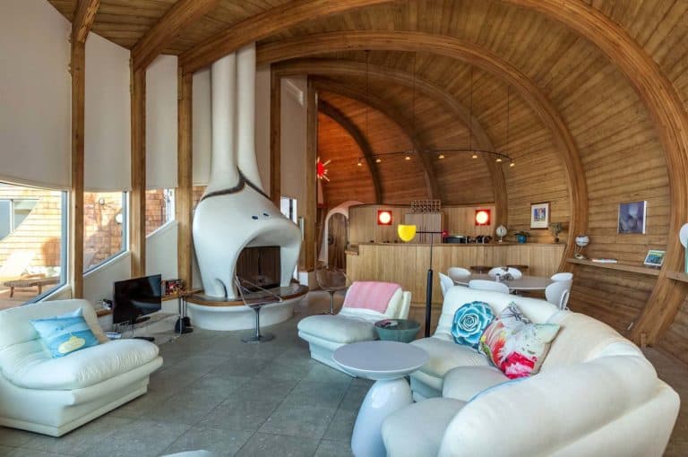 Designed to mimic the curves of the Pacific Ocean: Wave House