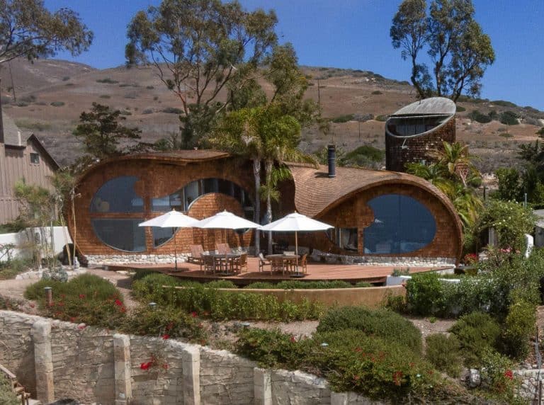 Designed to mimic the curves of the Pacific Ocean: Wave House