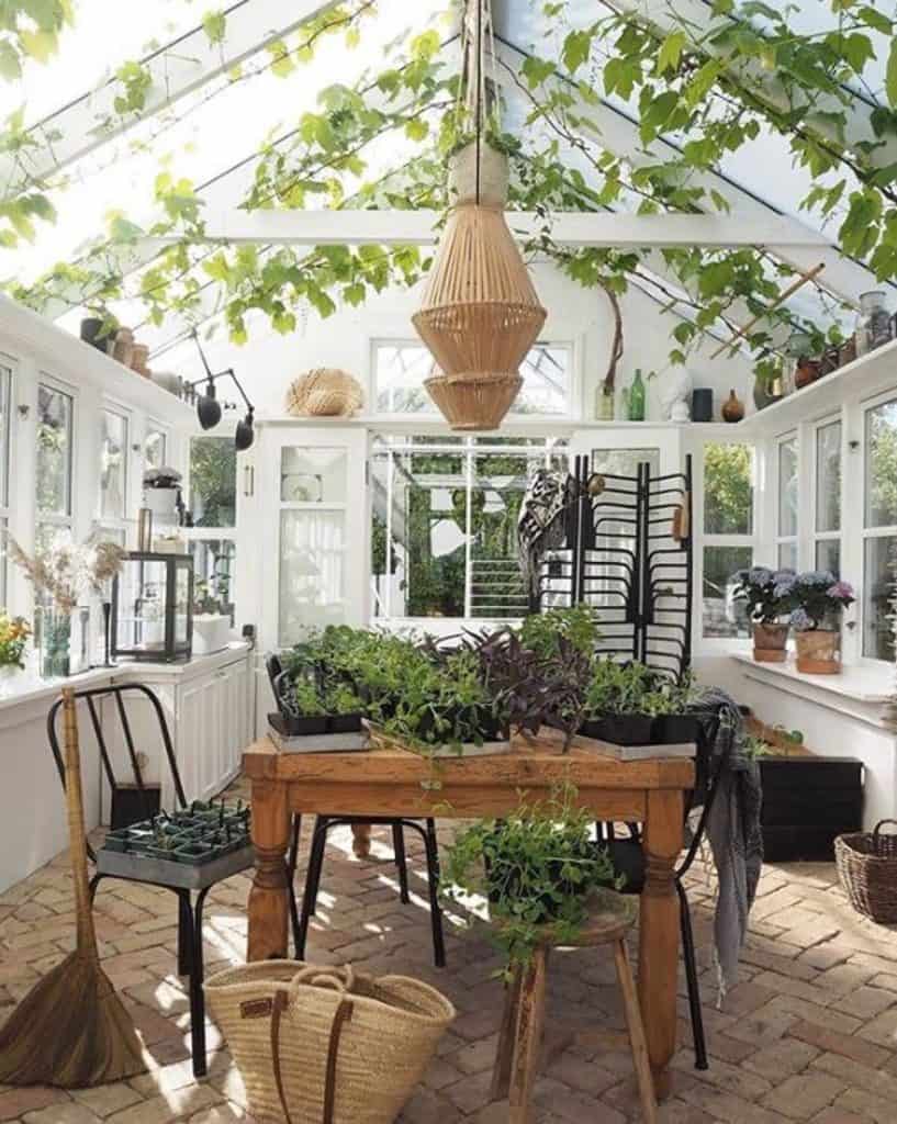 35+ Amazing conservatory greenhouse ideas for indoor-outdoor bliss
