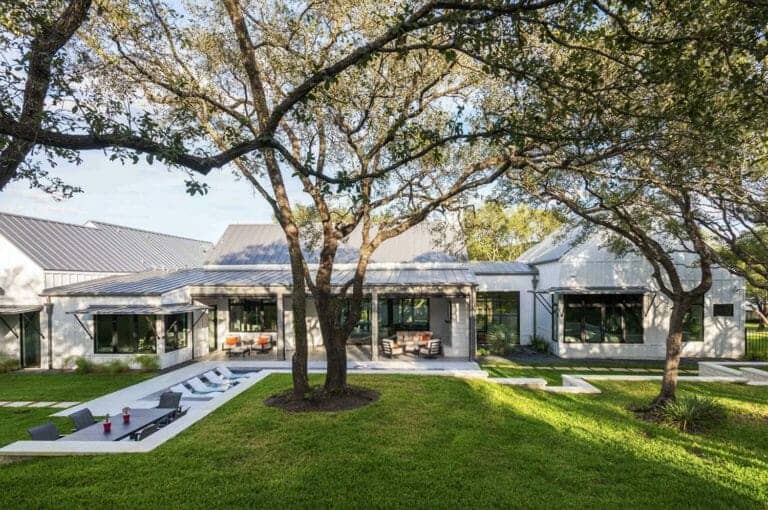 Modern farmhouse style in Texas showcases fantastic design inspiration