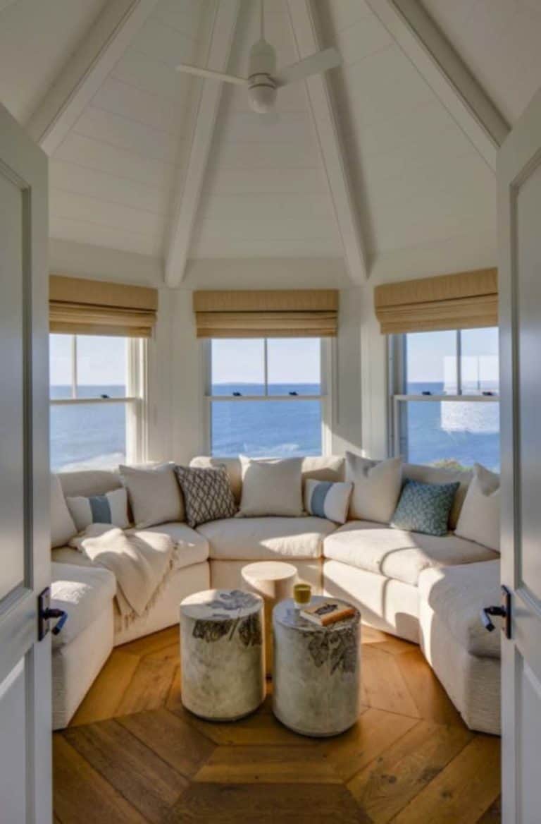 33 Amazing built-in window seats capturing mesmerizing ocean views