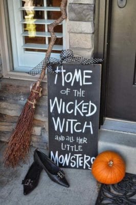 30+ Fabulously Spooky Outdoor Halloween Decorating Ideas