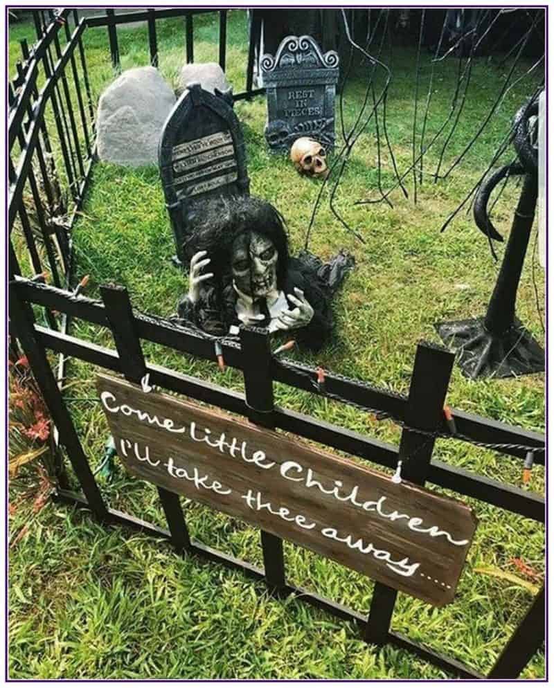 30+ Fabulously Spooky Outdoor Halloween Decorating Ideas