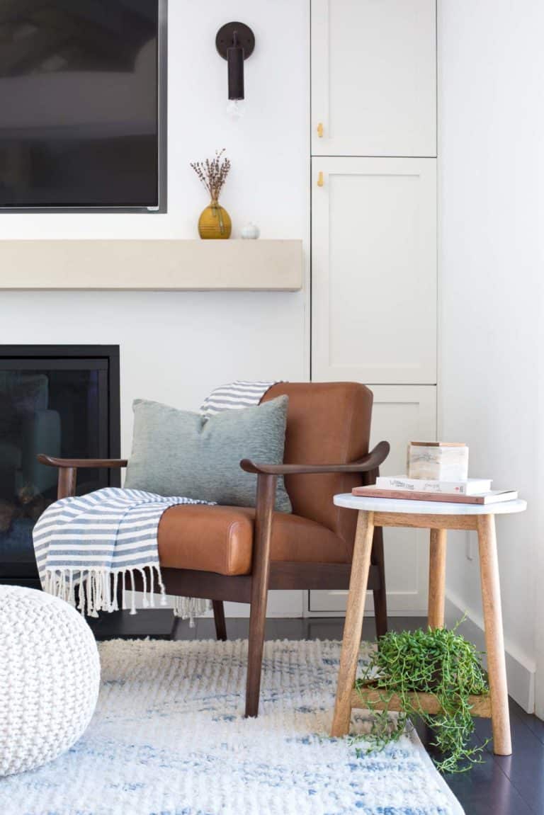 28 Extremely Cozy Fireplace Reading Nooks For Curling Up In