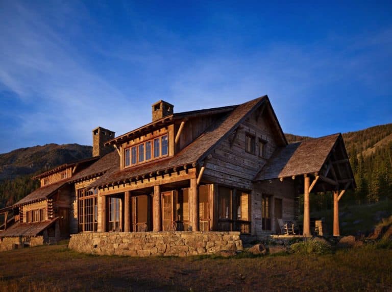 Stunning rustic retreat with majestic views over Montana countryside