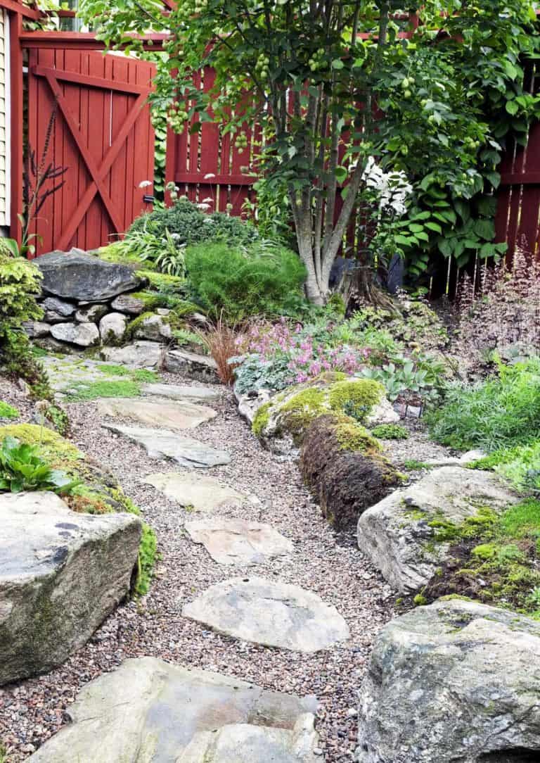 50 Very Creative And Inspiring Garden Stone Pathway Ideas