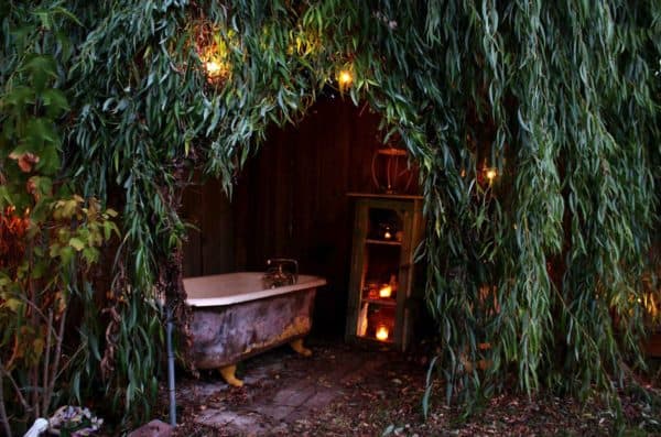 28 Most Incredible Outdoor Tub Ideas For An Invigorating Experience