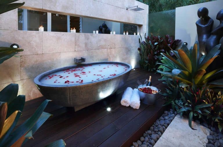 28 Most Incredible Outdoor Tub Ideas For An Invigorating Experience