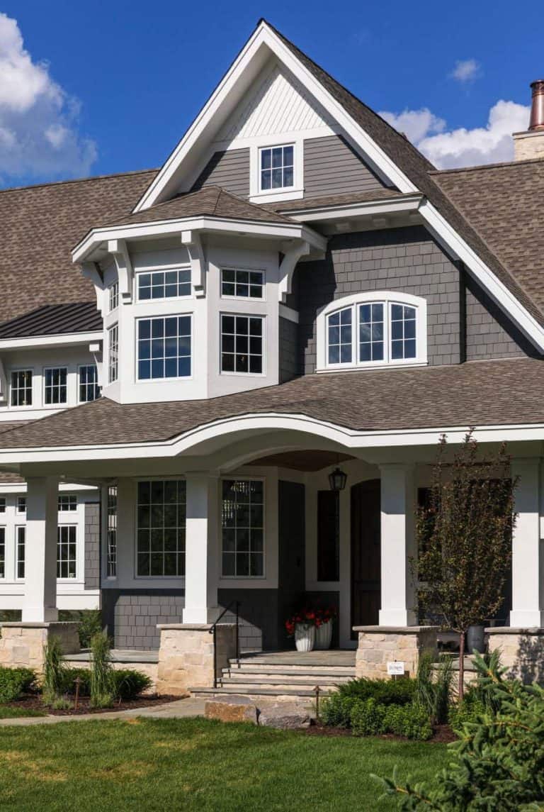 Nautical style cottage nestled on the shores of Lake Minnetonka