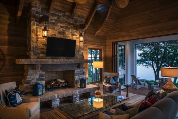 Nautical style cottage nestled on the shores of Lake Minnetonka