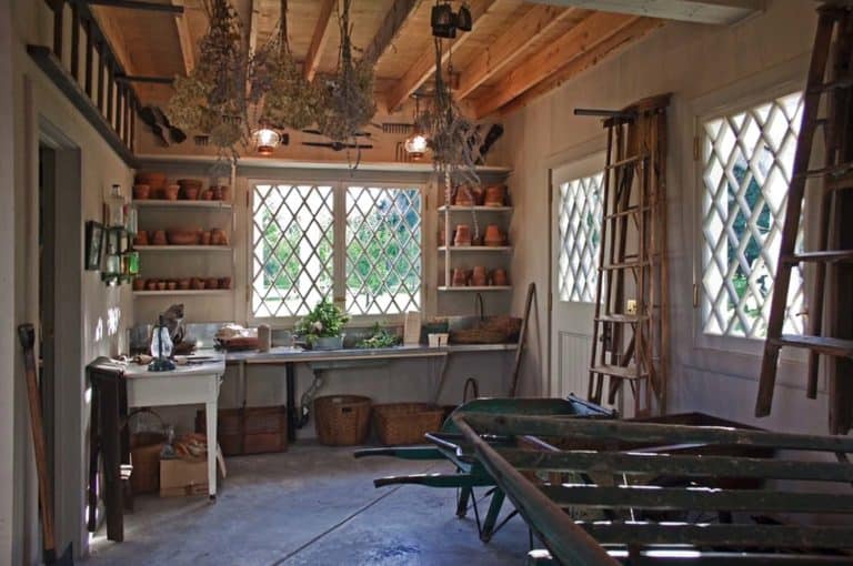 30+ Brilliant And Inspiring Storage Ideas For Your Potting Shed