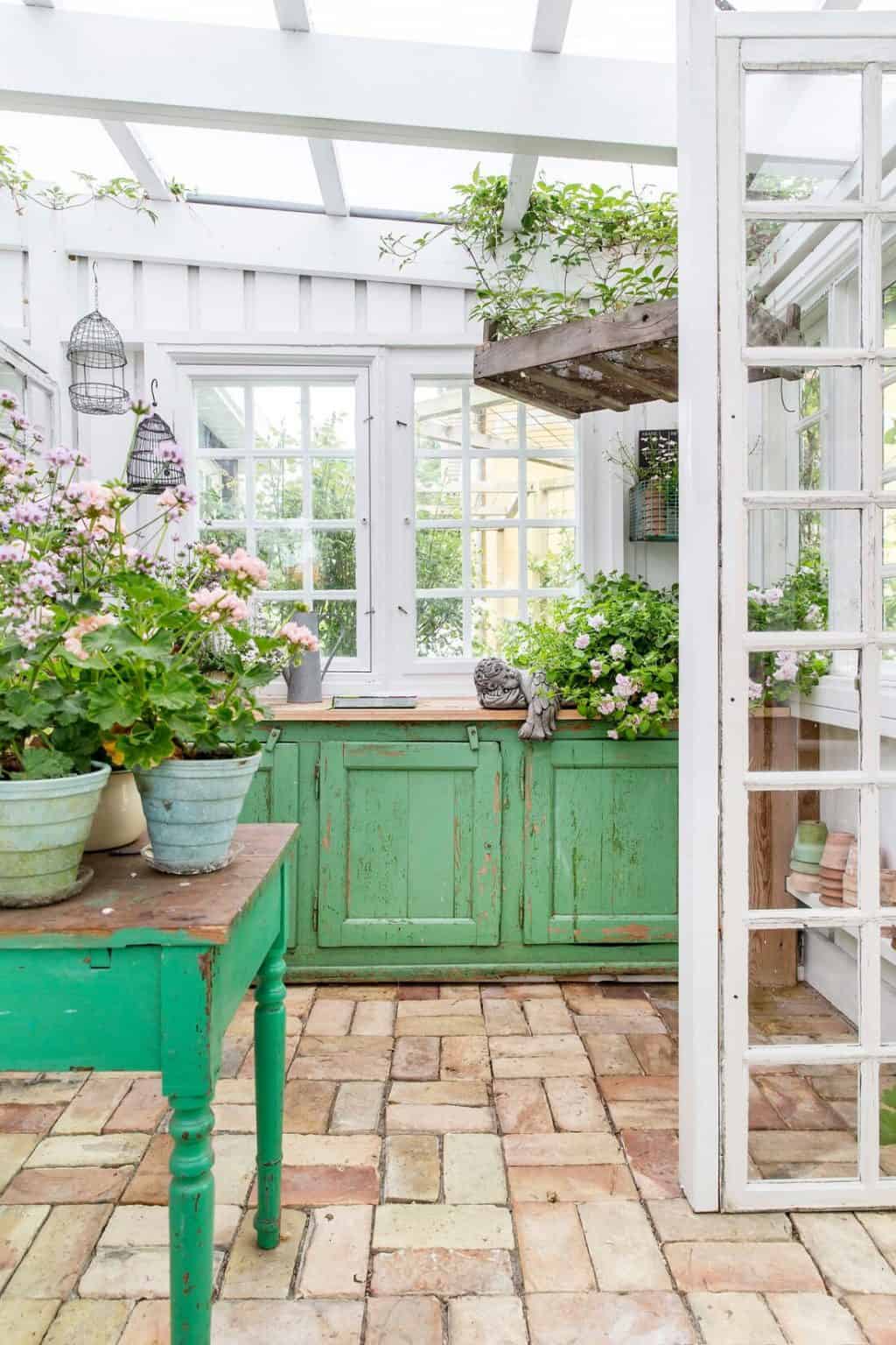 30+ Brilliant And Inspiring Storage Ideas For Your Potting Shed
