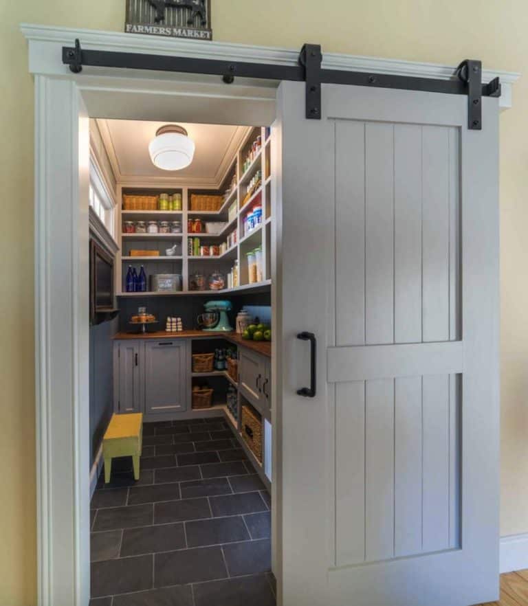 30+ Clever Farmhouse Style Kitchen Pantry Ideas For Organization