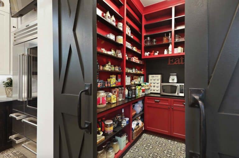 30+ Clever Farmhouse Style Kitchen Pantry Ideas For Organization