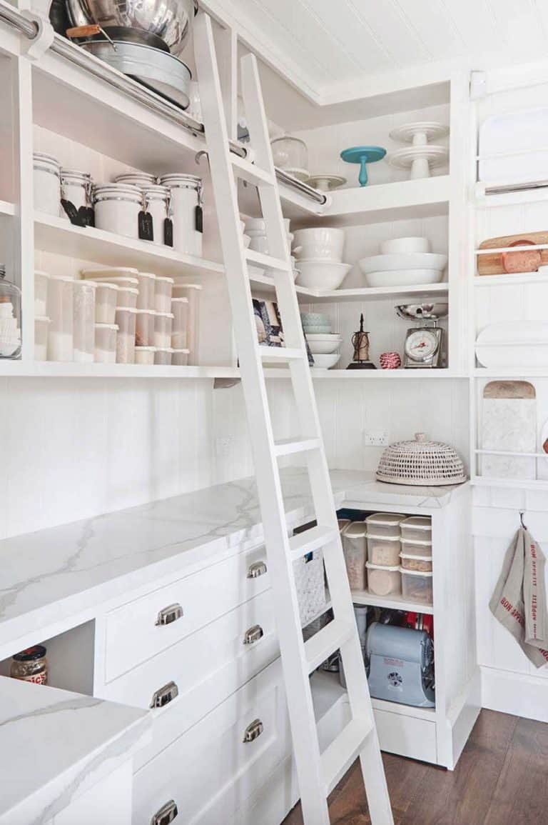 30+ Clever Farmhouse Style Kitchen Pantry Ideas For Organization