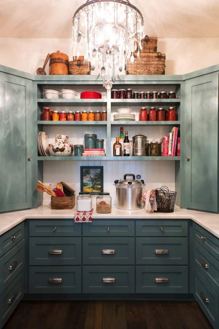 30+ Clever Farmhouse Style Kitchen Pantry Ideas For Organization