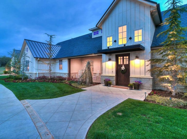 Beautiful modern farmhouse in Oklahoma showcases inspiring ideas