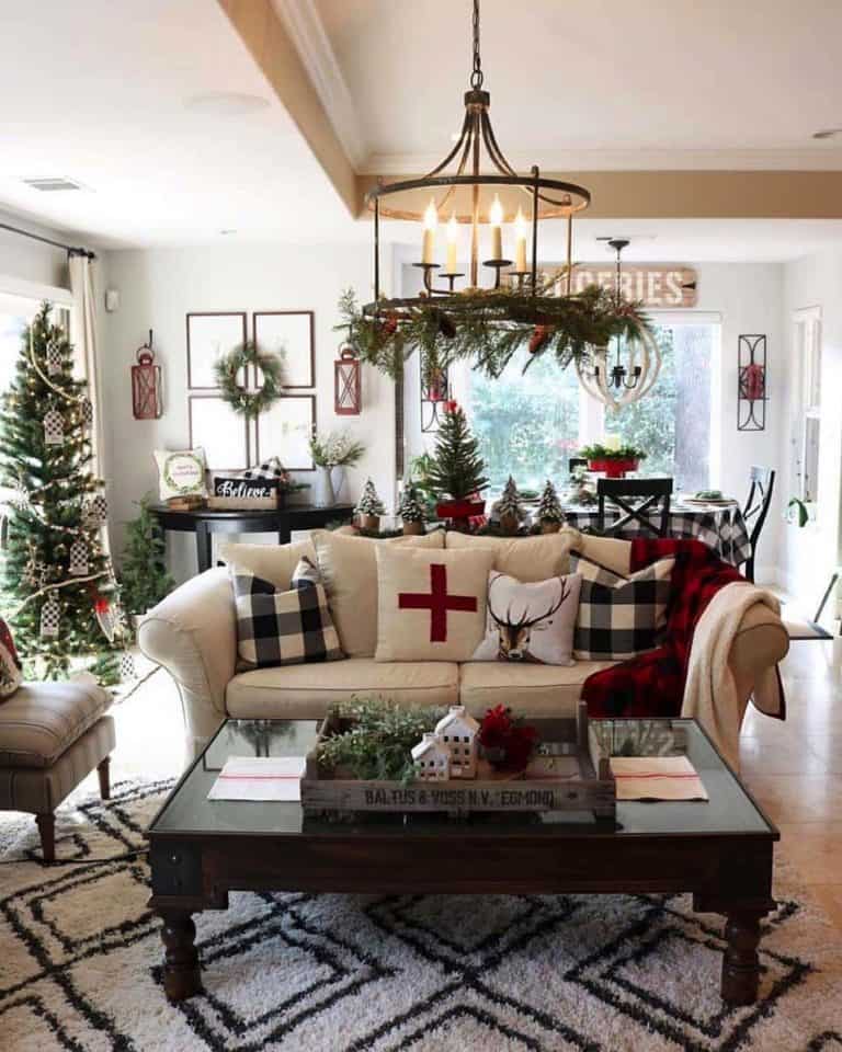 40+ Cozy And Wonderful Rustic Farmhouse Christmas Decorating Ideas