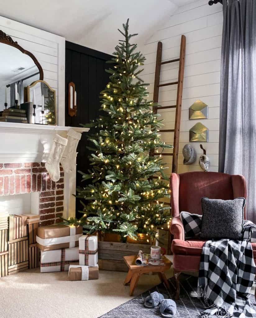 40+ Cozy And Wonderful Rustic Farmhouse Christmas Decorating Ideas