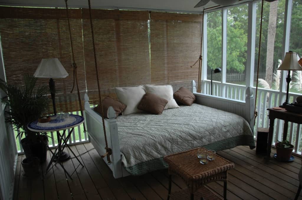20+ Amazing Sleeping Porch Ideas For A Dreamy Escape