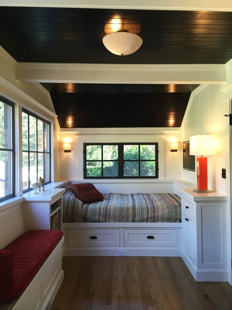 20+ Amazing Sleeping Porch Ideas For A Dreamy Escape