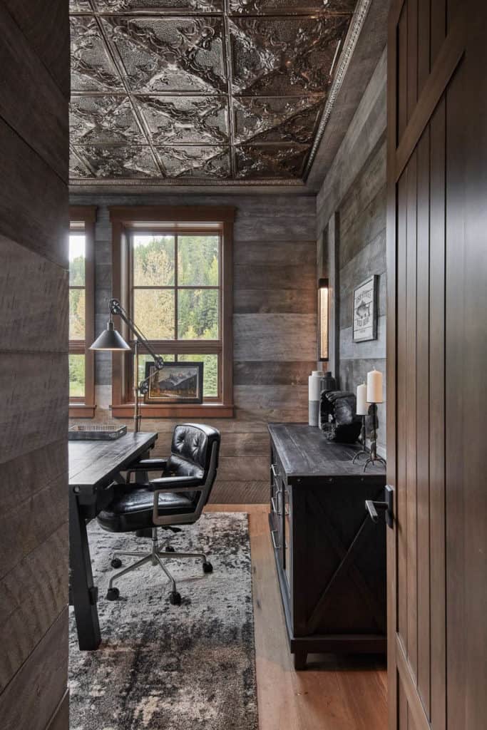 Absolutely gorgeous timber frame mountain chalet in British Columbia