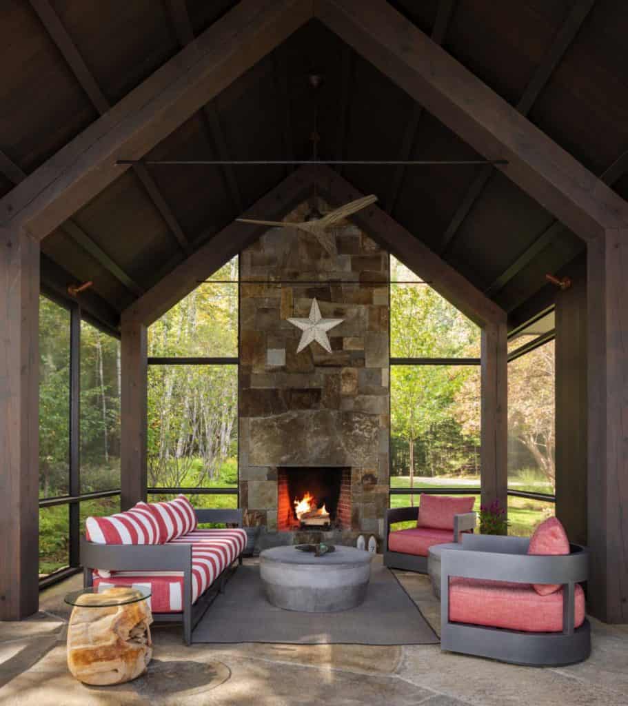 This idyllic New England cottage offers stunning Damariscotta River views