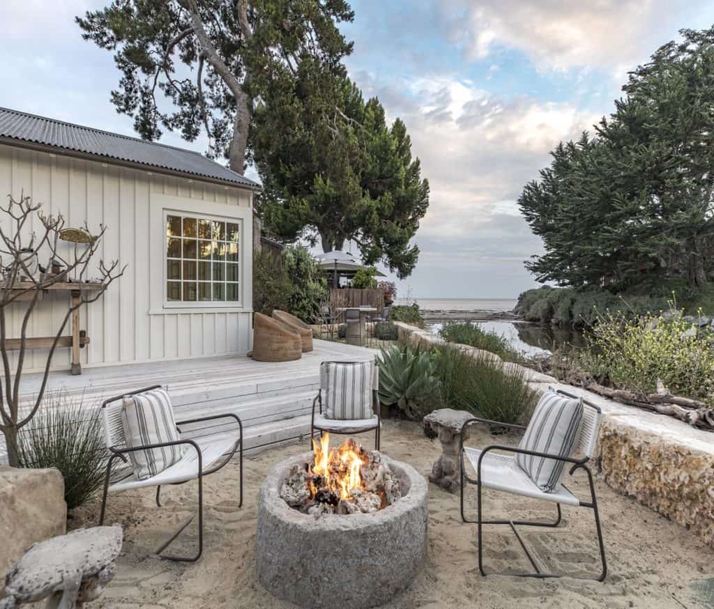 Contemporary surf shack provides a cozy refuge on the California coast