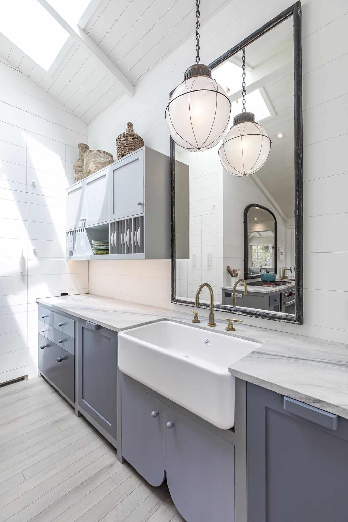 Contemporary surf shack provides a cozy refuge on the California coast