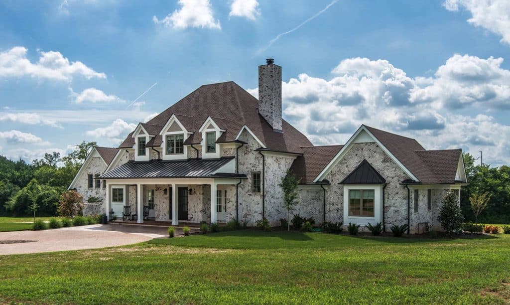 House Tour: An absolutely gorgeous transitional farmhouse in Tennessee