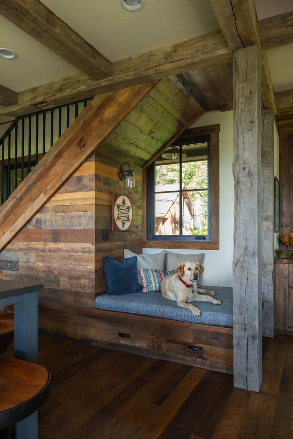 Gorgeous rustic lakefront cabin provides relaxing getaway in Wisconsin
