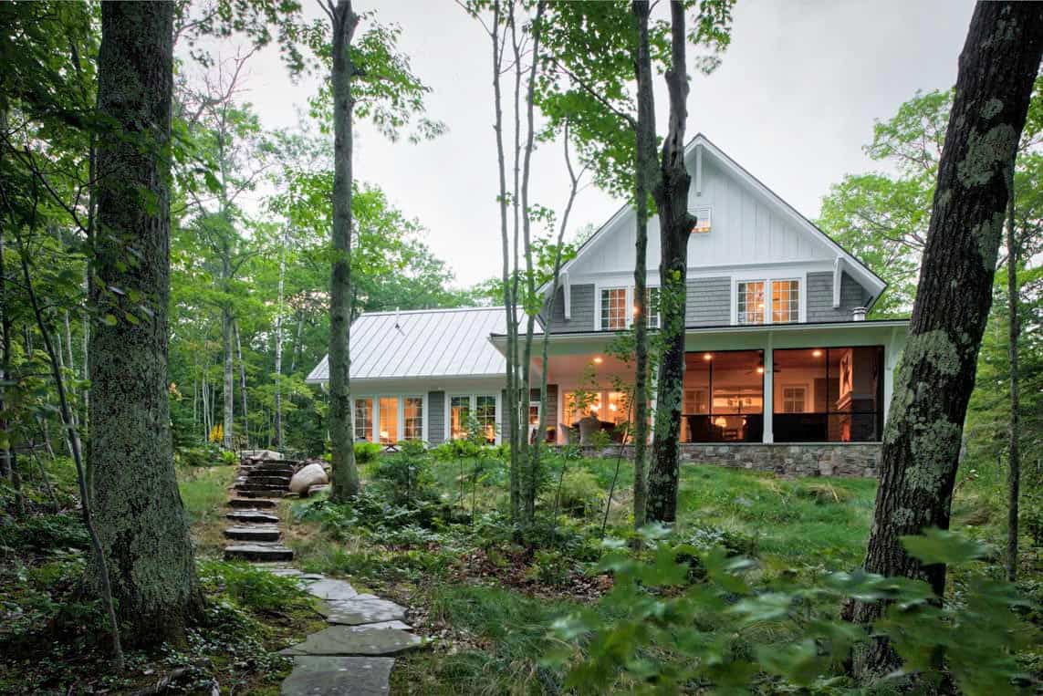 Warm and inviting cottage getaway on the shores of Lake Superior