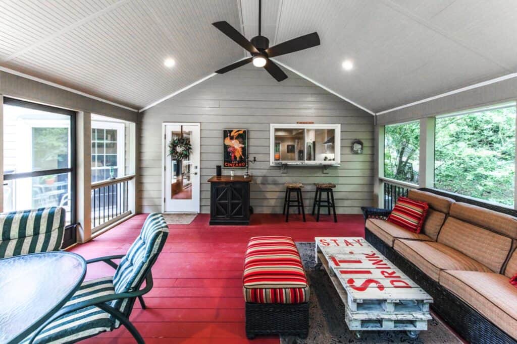 21 Beautiful and Inspiring Farmhouse Sunroom Decorating Ideas
