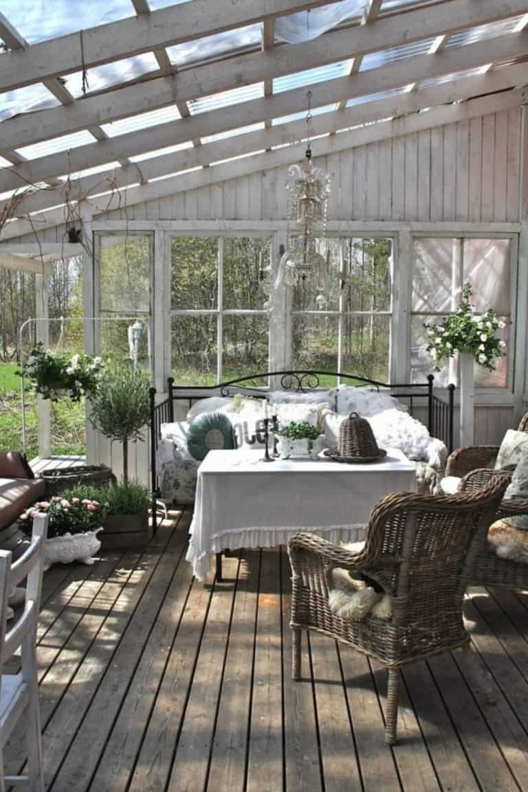 21 Beautiful and Inspiring Farmhouse Sunroom Decorating Ideas