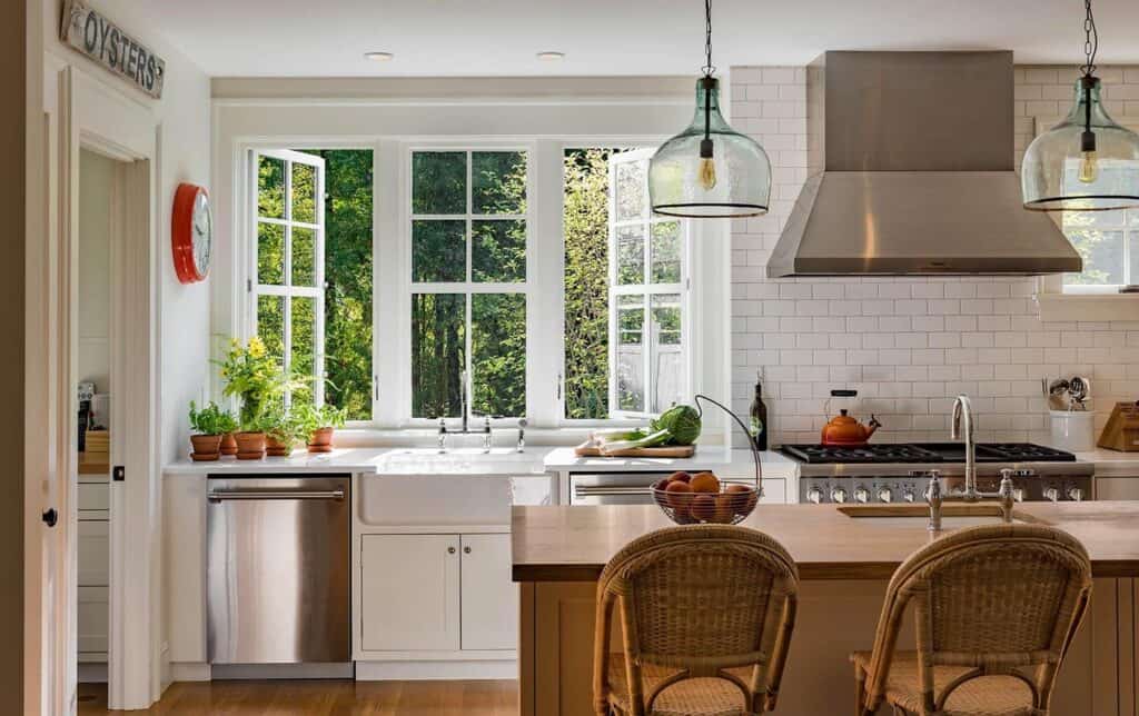 Step into this welcoming cottage on the rocky coast of Southern Maine