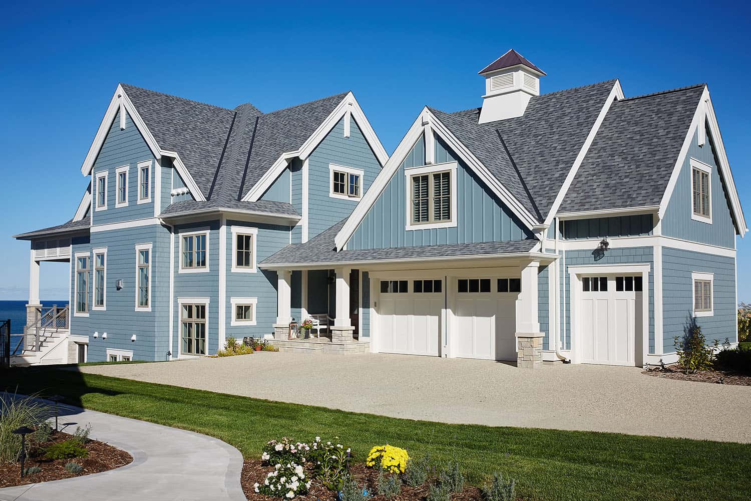 One Kindesign - Tour a cozy lake cottage in Michigan with nautical ...