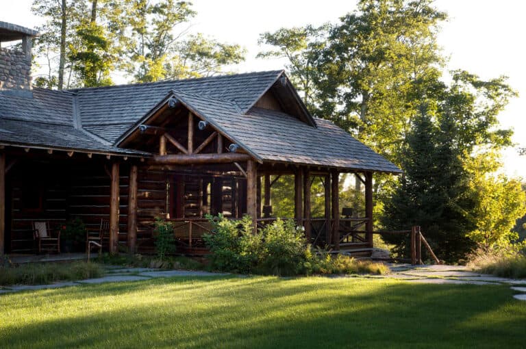 Amazing camp-like family retreat in Wisconsin with idyllic lakeside setting