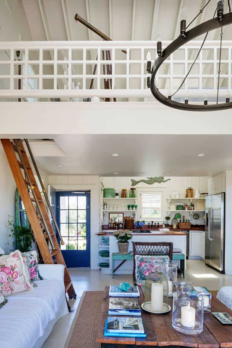 Contemporary beach shack provides a cozy getaway in Martha's Vineyard