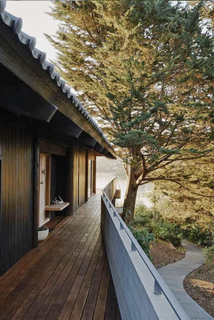 Japanese Kit House gets reimagined overlooking the San Francisco Bay