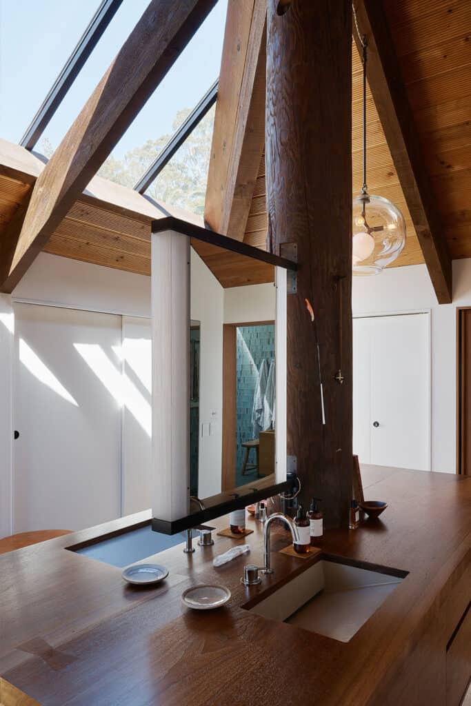 Japanese Kit House gets reimagined overlooking the San Francisco Bay