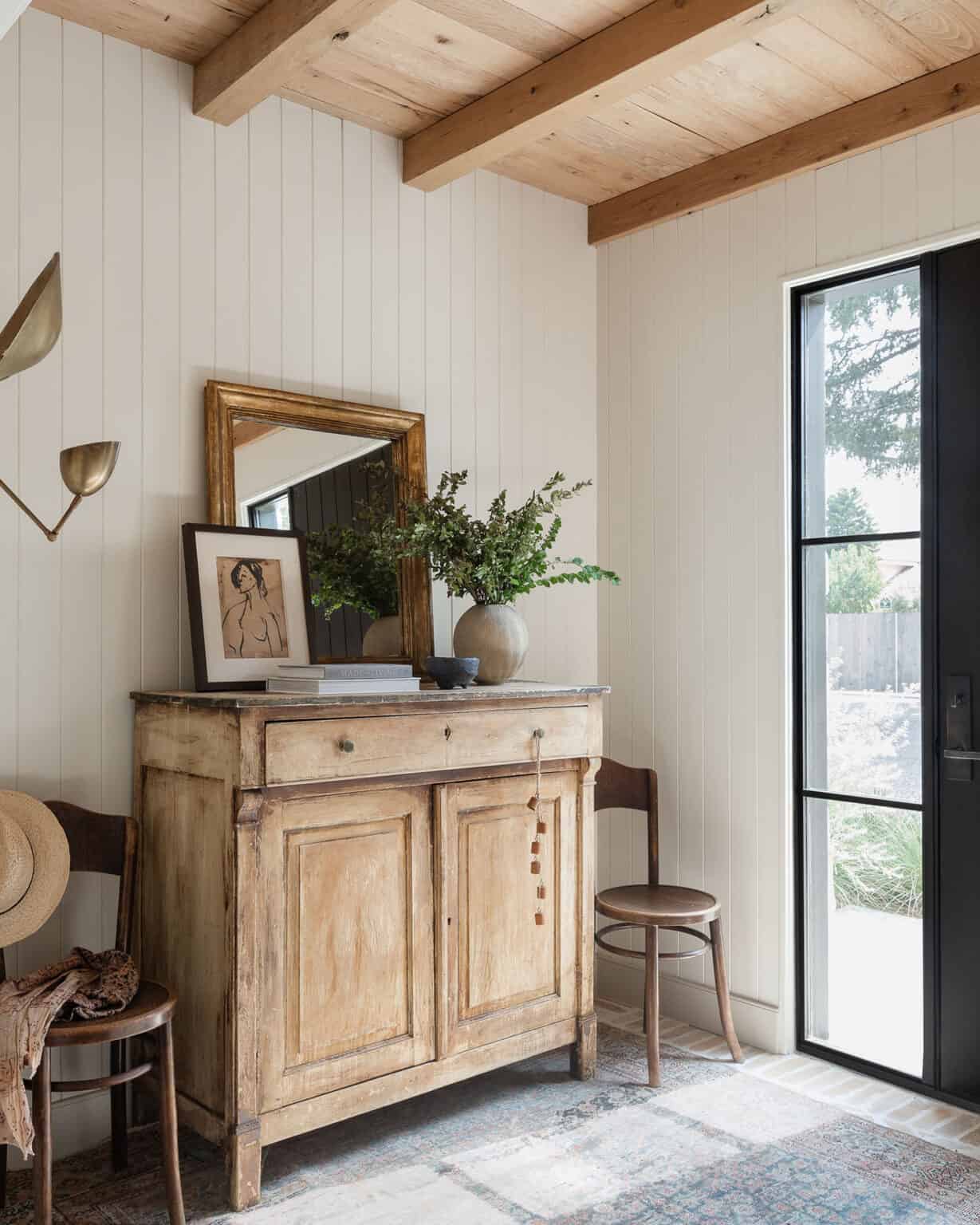 West Coast style meets modern farmhouse in this unforgettable LA home