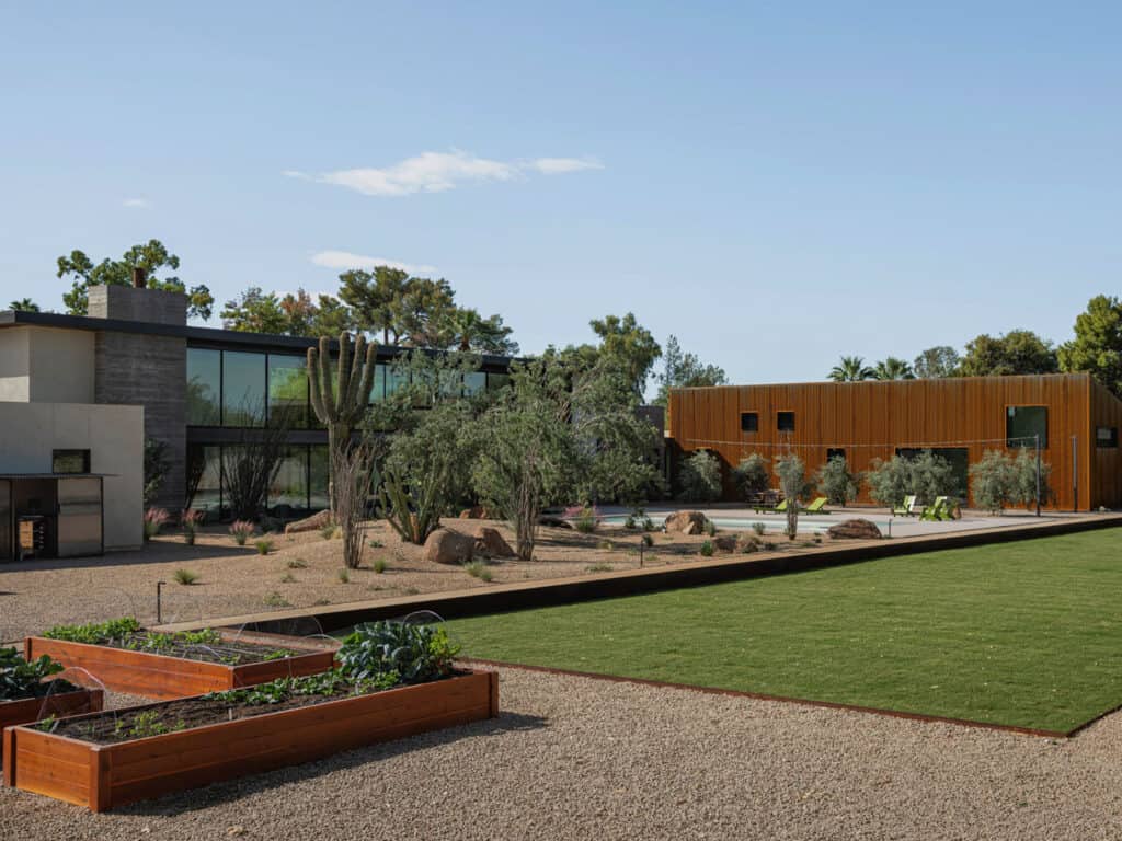 This sleek modern courtyard home celebrates its Arizona desert landscape