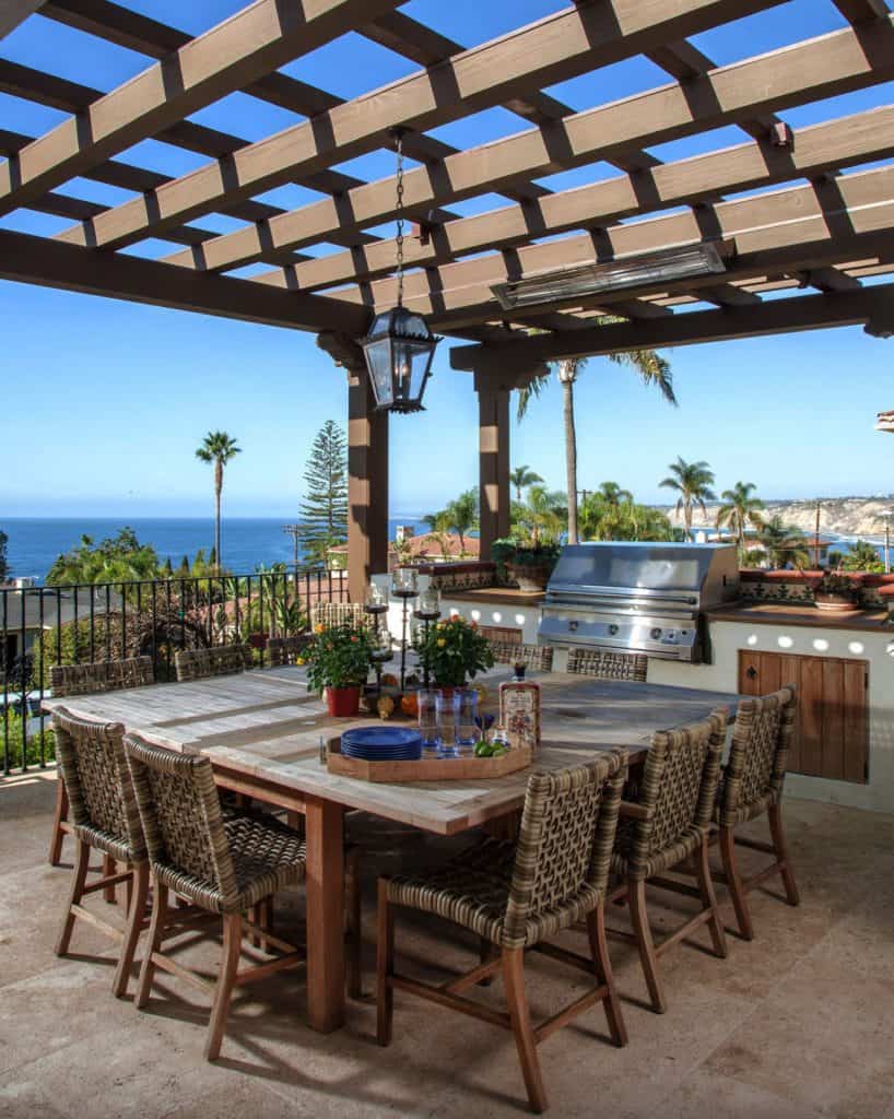 16 Romantic Mediterranean Patio Ideas For Outdoor Entertaining