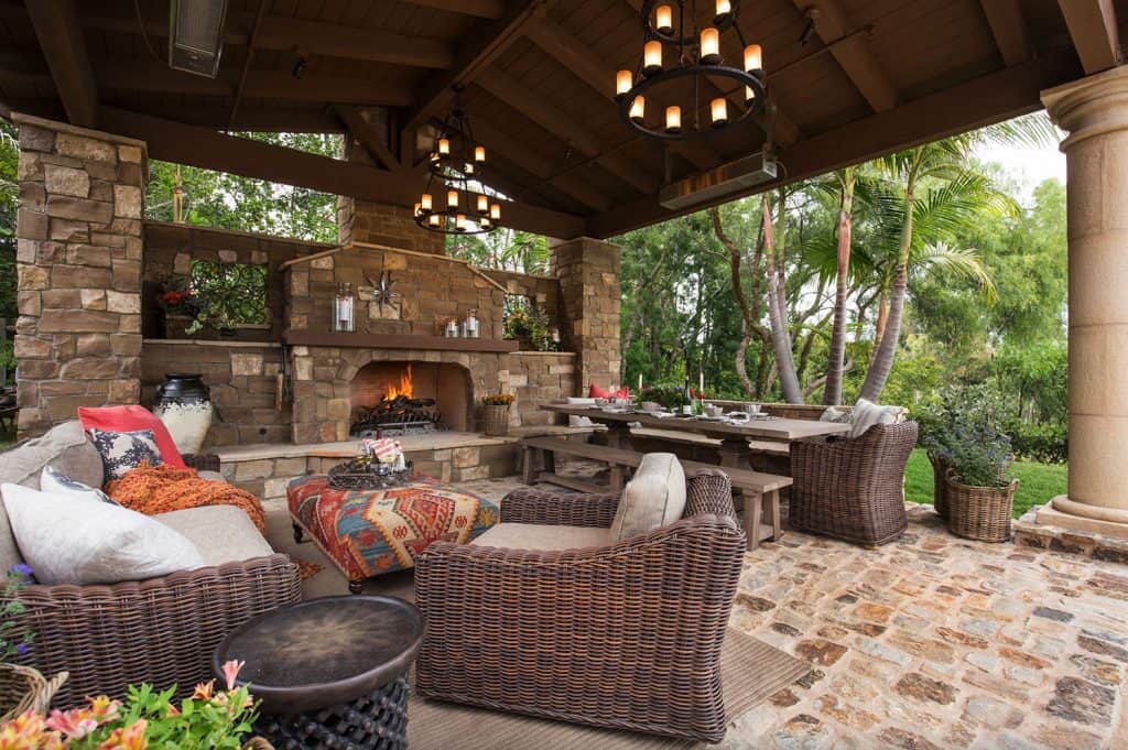 16 Romantic Mediterranean Patio Ideas For Outdoor Entertaining