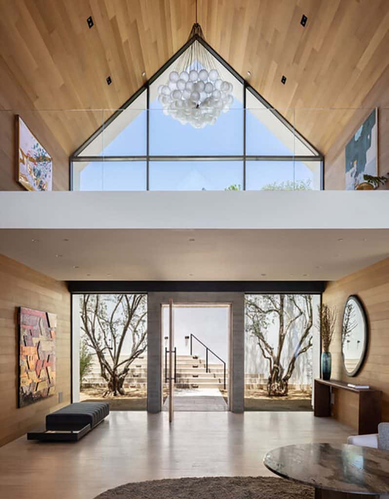 Fascinating minimalist home is cantilevered over the Los Angeles hills