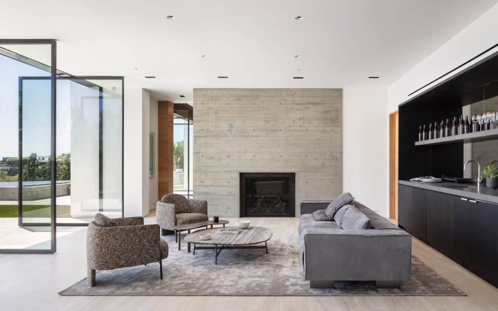 Fascinating minimalist home is cantilevered over the Los Angeles hills